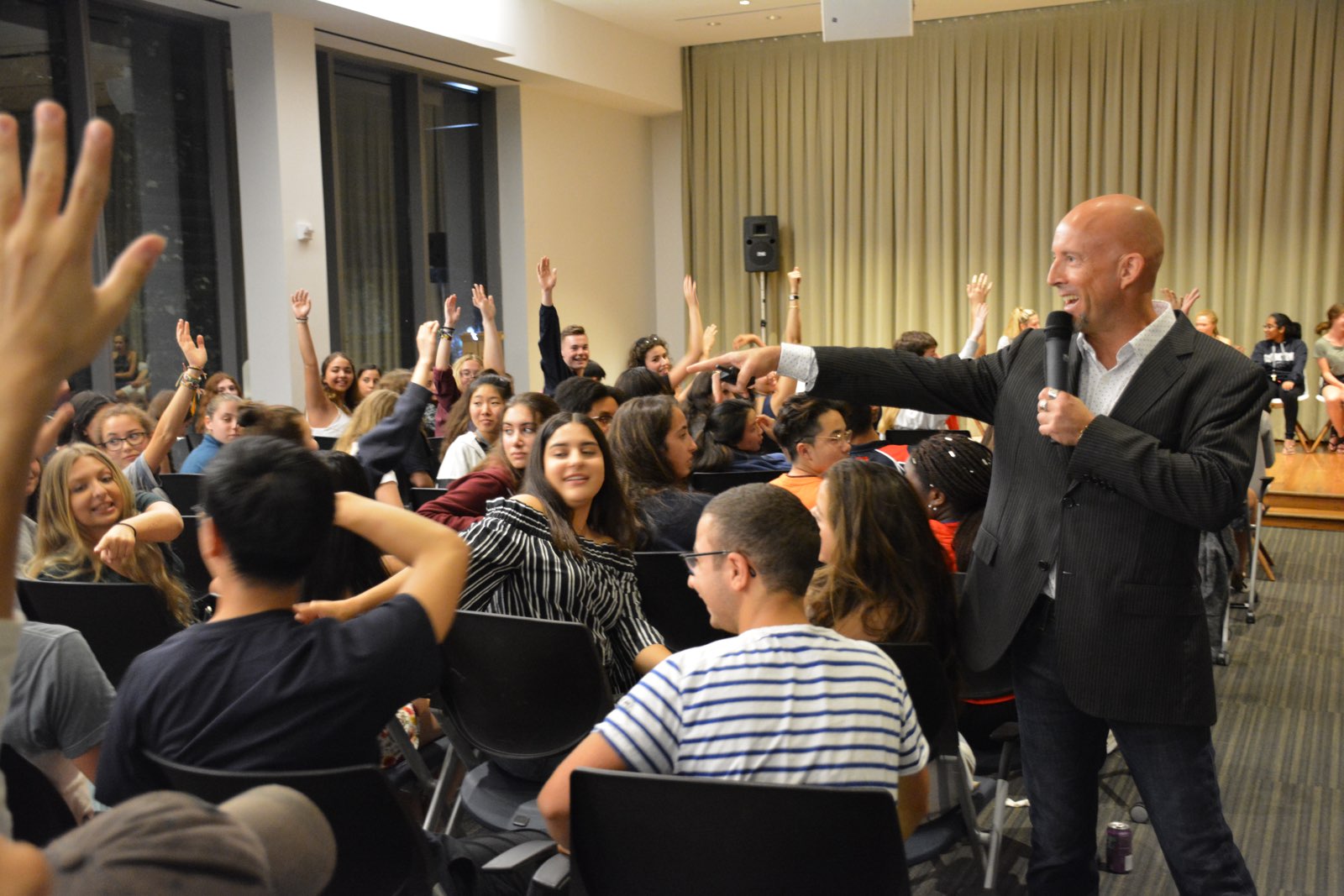 College Hypnotist Entertainment for Summer Programs